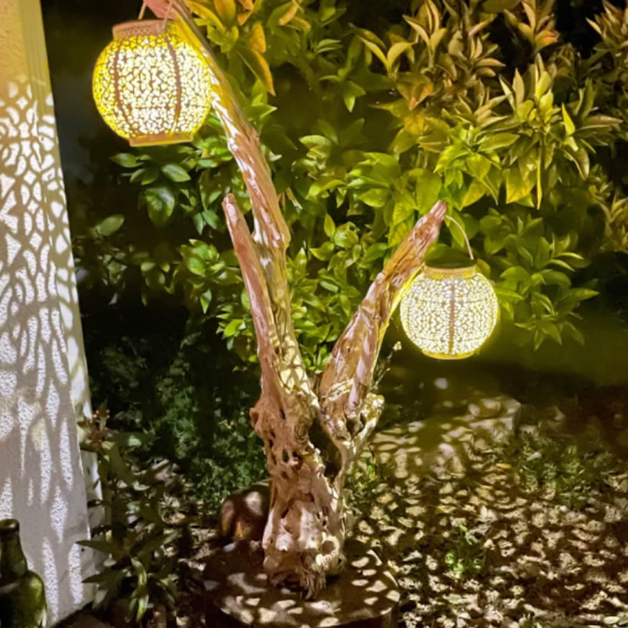 This pair of white solar lanterns are pretty.– TAKEME Solar Light